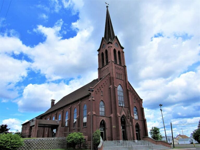 5 Stunning Churches in Wisconsin You Need to See